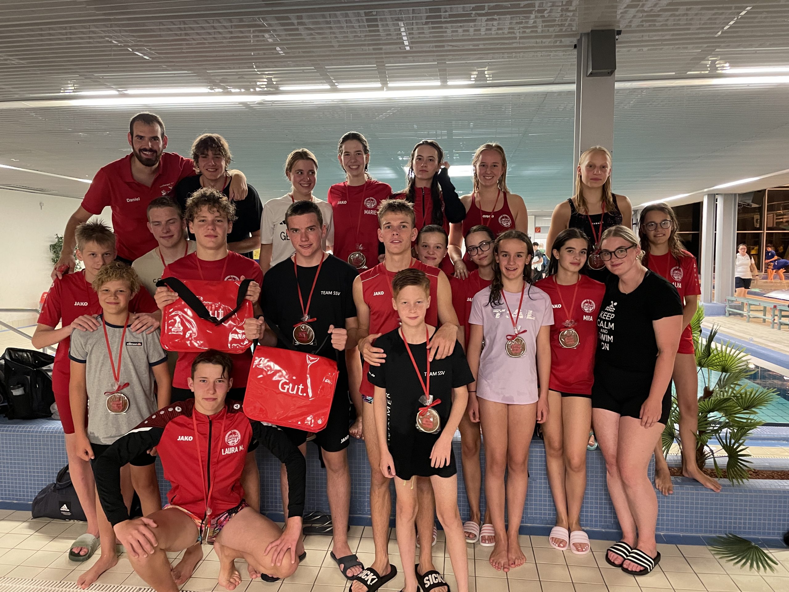 Schwimmer*innen beim Sparkassen-Cup mit zwei Mannschaften erfolgreich - Stolberger Schwimmverein ...